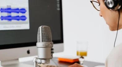 Guía para crear un podcast 🎧 en [2026 ] MindPodcast